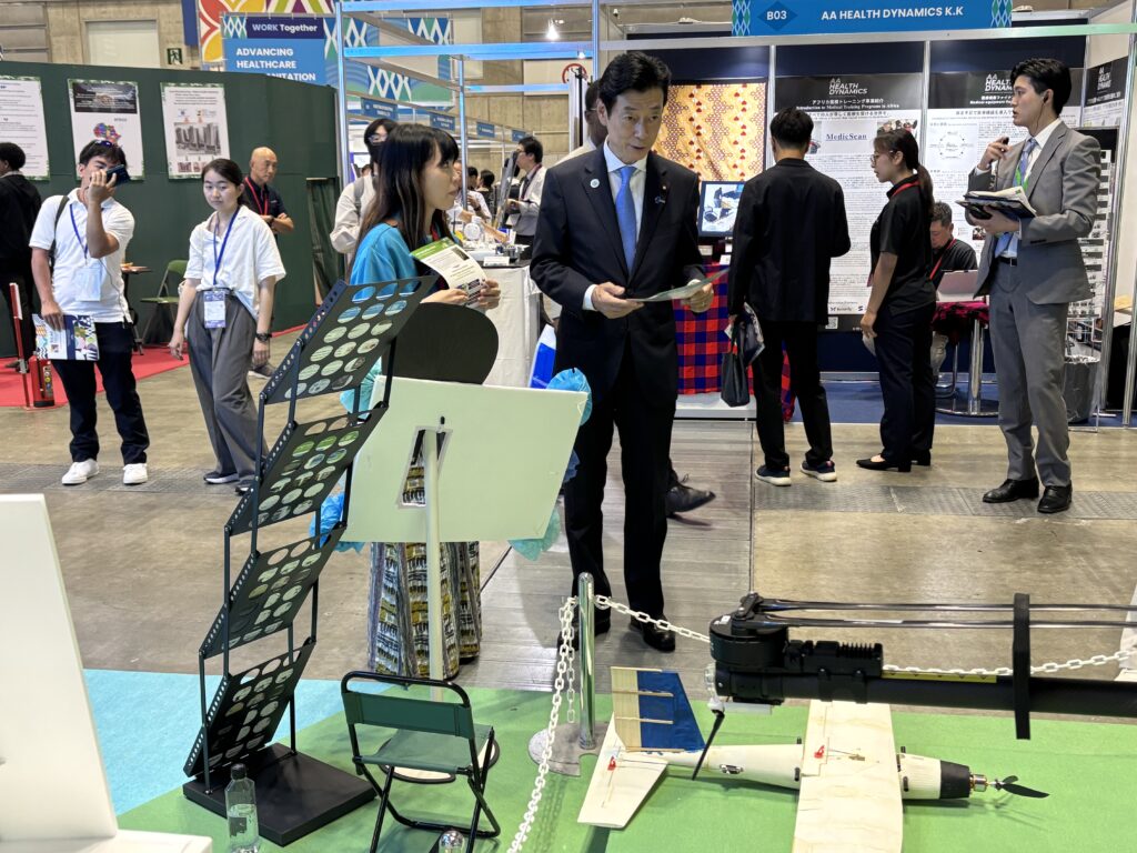 SORA Technology、TICAD9自社ブースにて岸田元首相・武藤経産大臣・西村元経産大臣を迎える | SORA Technology 株式会社